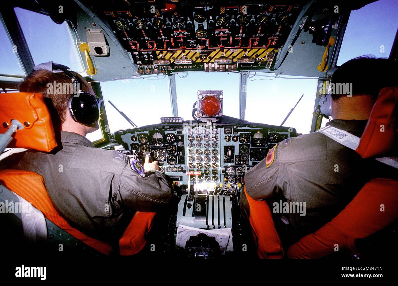 CAPT. Erdie O. Lansford II, pilota, e 1st LT. Christopher C. Reymann ...