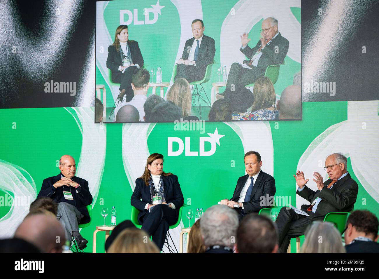 12 gennaio 2023, Baviera, Monaco: Wolfgang Ischinger (di destra), Presidente del Consiglio di ...