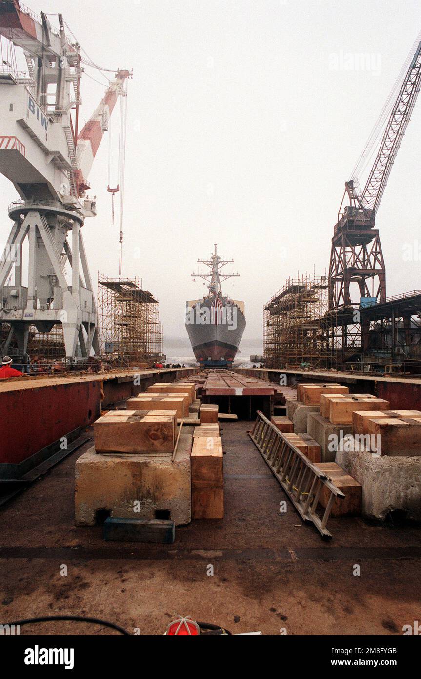 Il cacciatorpediniere missilistico guidato JOHN PAUL JONES (DDG-53 ...