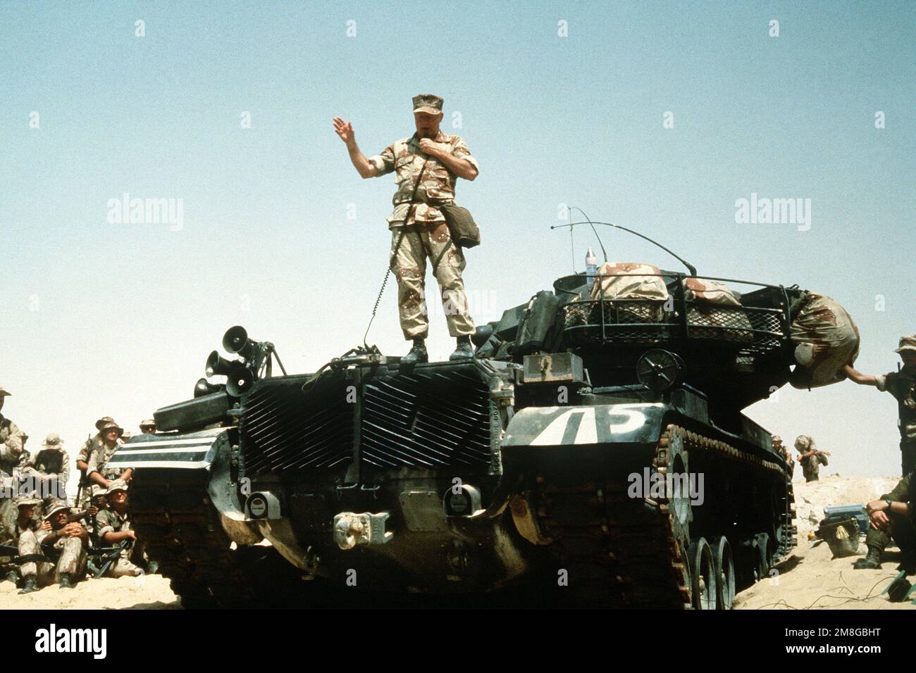 GEN. Alfred M. Gray, comandante del corpo dei Marine, si erge in cima a ...