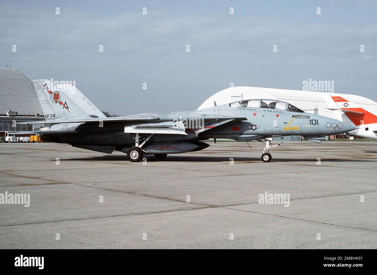 Una vista laterale destra di un aereo Fighter Squadron 74 (VF-74) F-14B ...