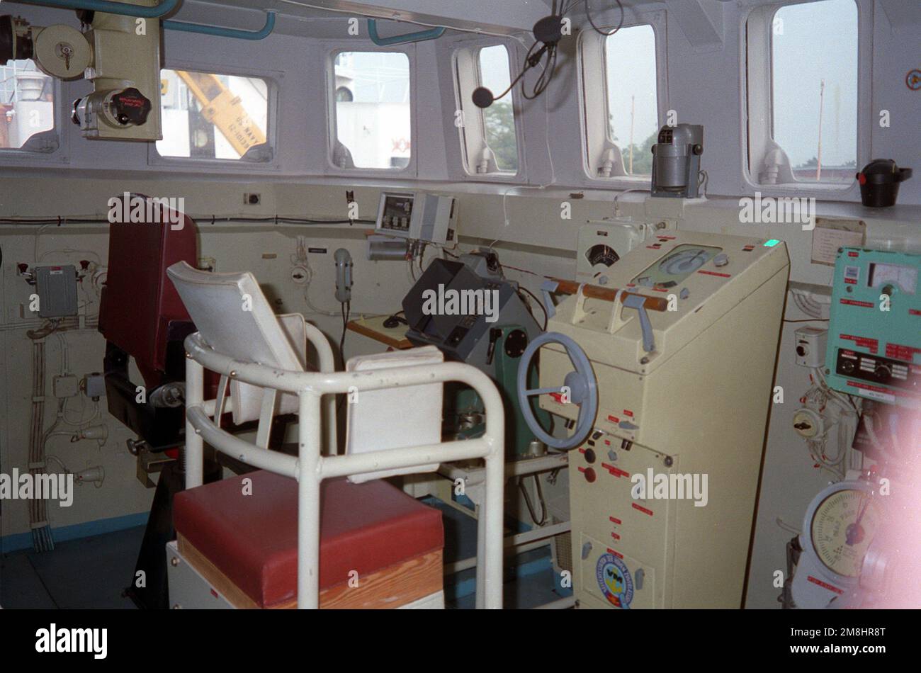Una vista interna del ponte dell'USNS HIDDENSEE (185NS9201) mentre la ...