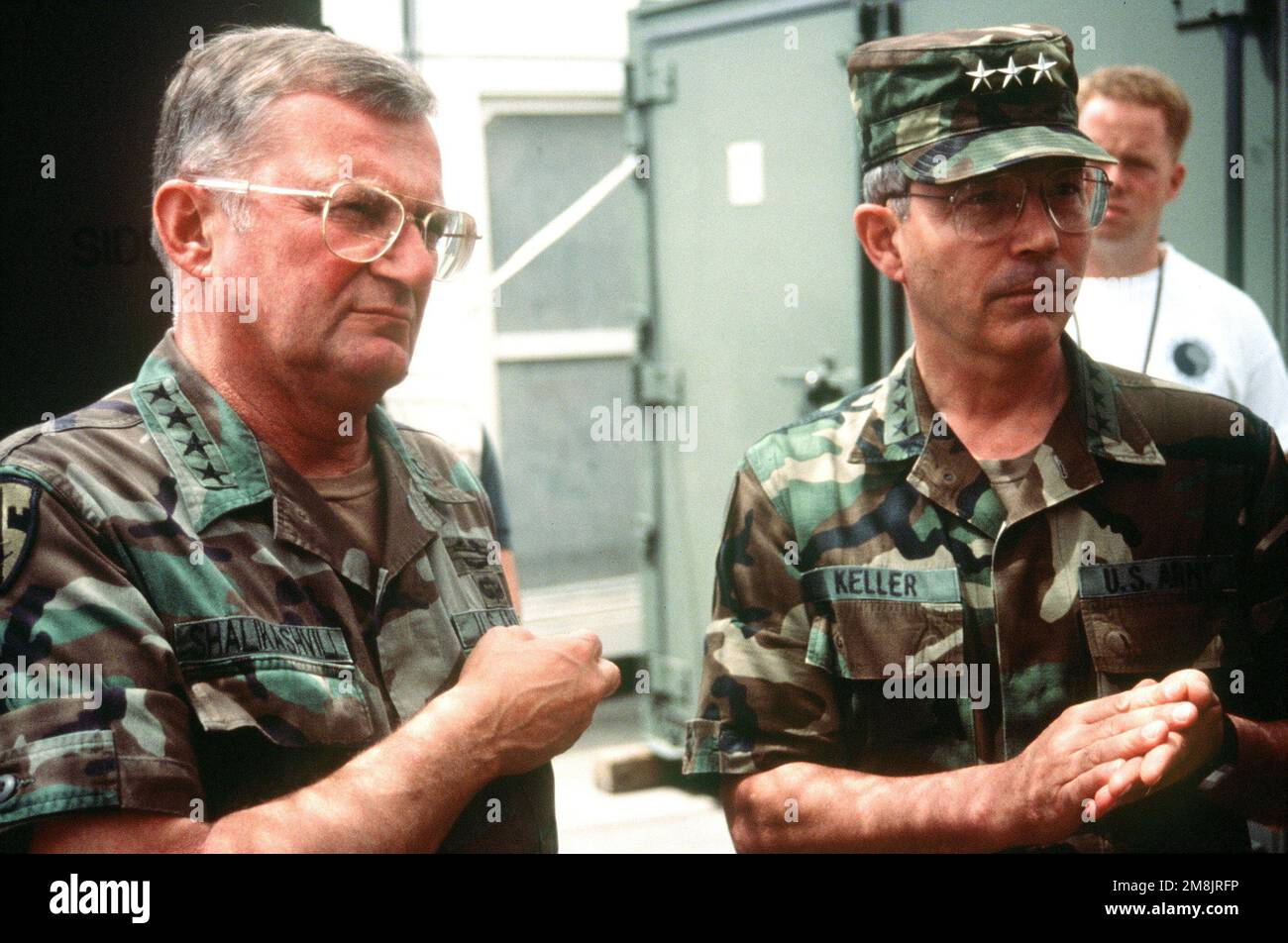 GEN. Shalikashvili, presidente dei Capi di STATO maggiore, è informato ...