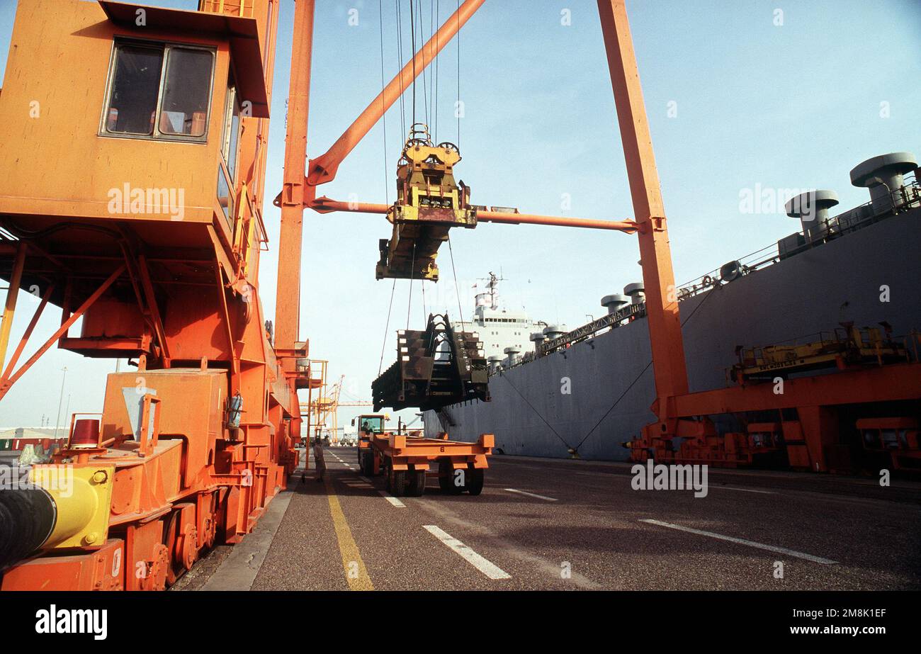 Kuwait city crane immagini e fotografie stock ad alta risoluzione - Alamy