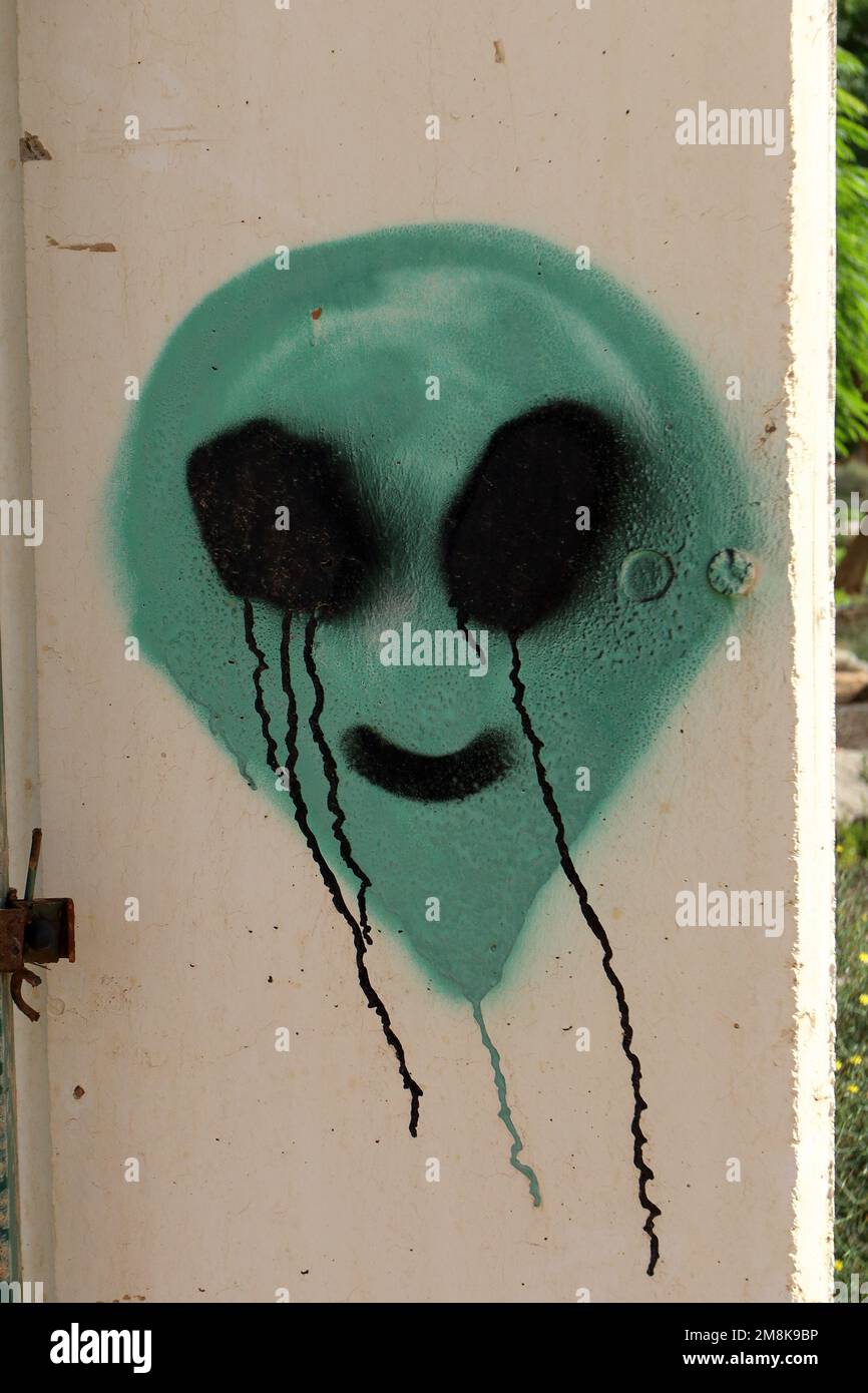 Alien graffiti immagini e fotografie stock ad alta risoluzione - Alamy