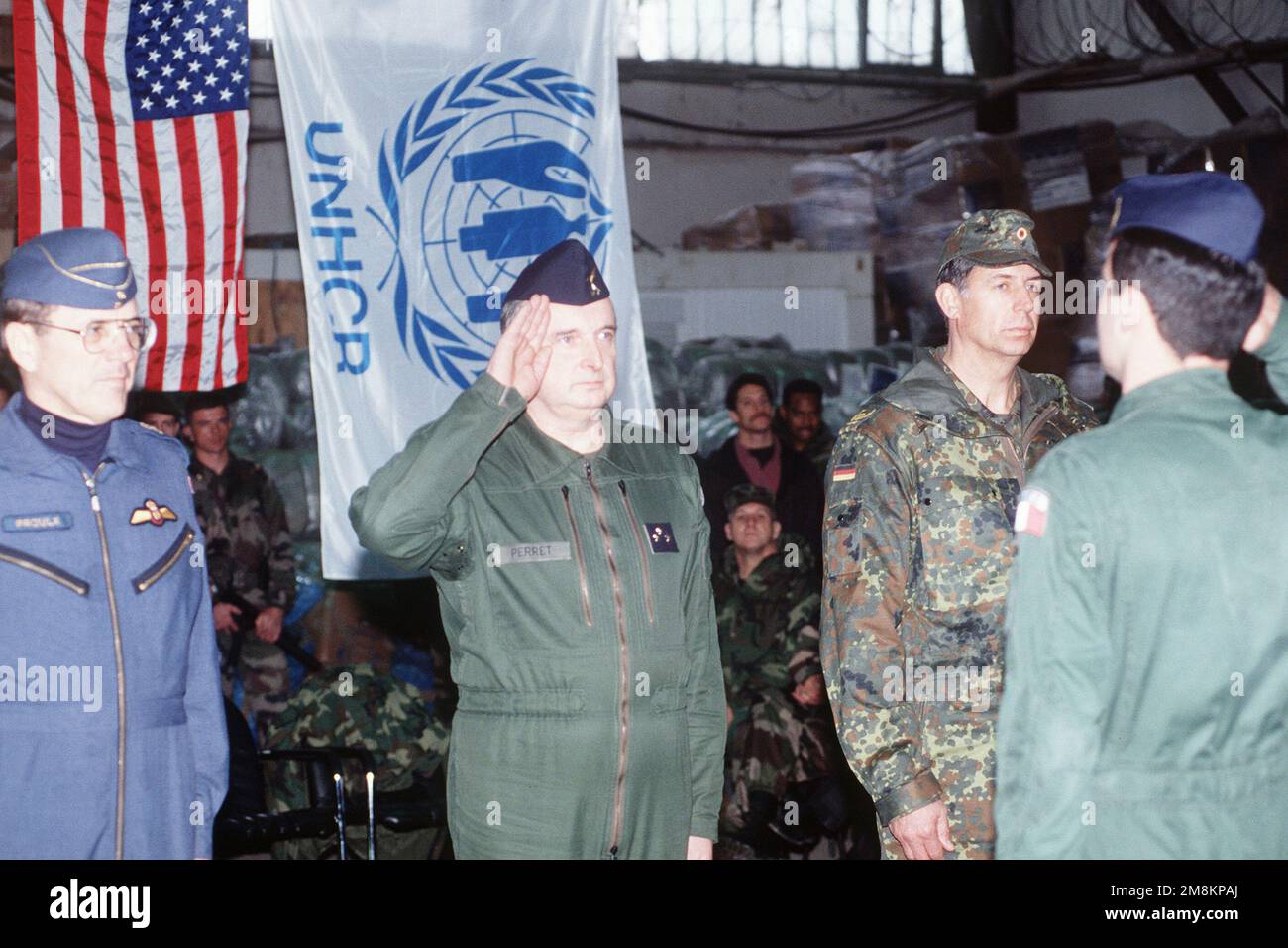 Durante la cerimonia di chiusura del ponte aereo di Sarajevo, il ...