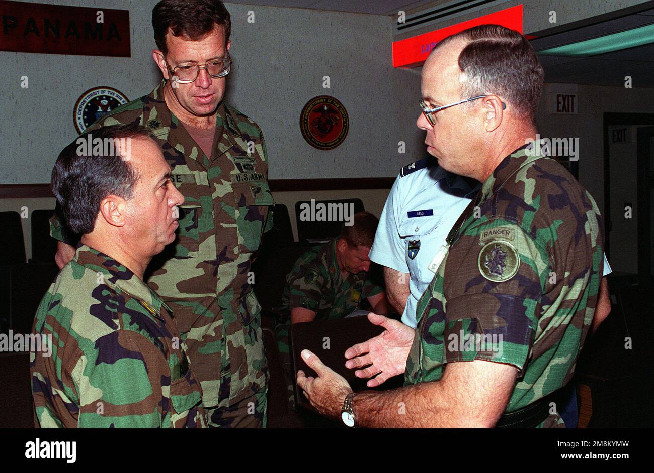 MAJ. GEN. Lawson W. Magruder III discute la missione USARSO con MAJ ...