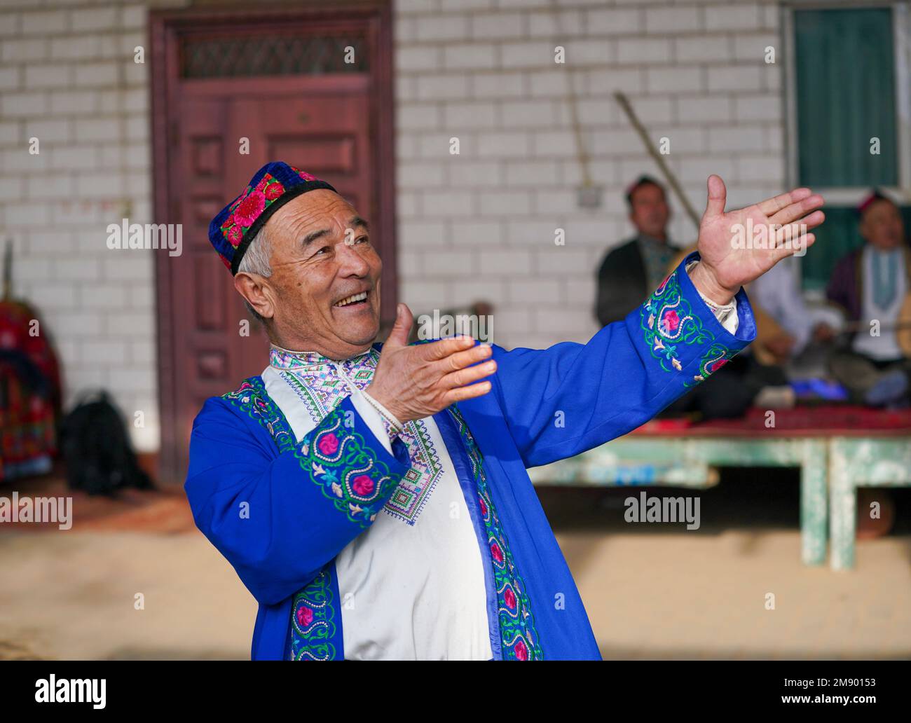 (230116) -- SHANSHAN, 16 gennaio 2023 (Xinhua) -- Un artista popolare ...