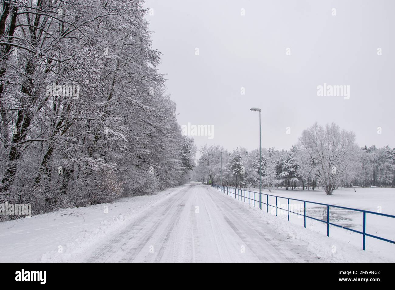 Giornata uggiosa nebbiosa immagini e fotografie stock ad alta ...