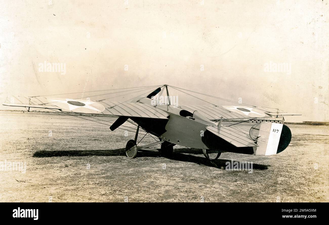 Un piccione in volo immagini e fotografie stock ad alta risoluzione - Alamy