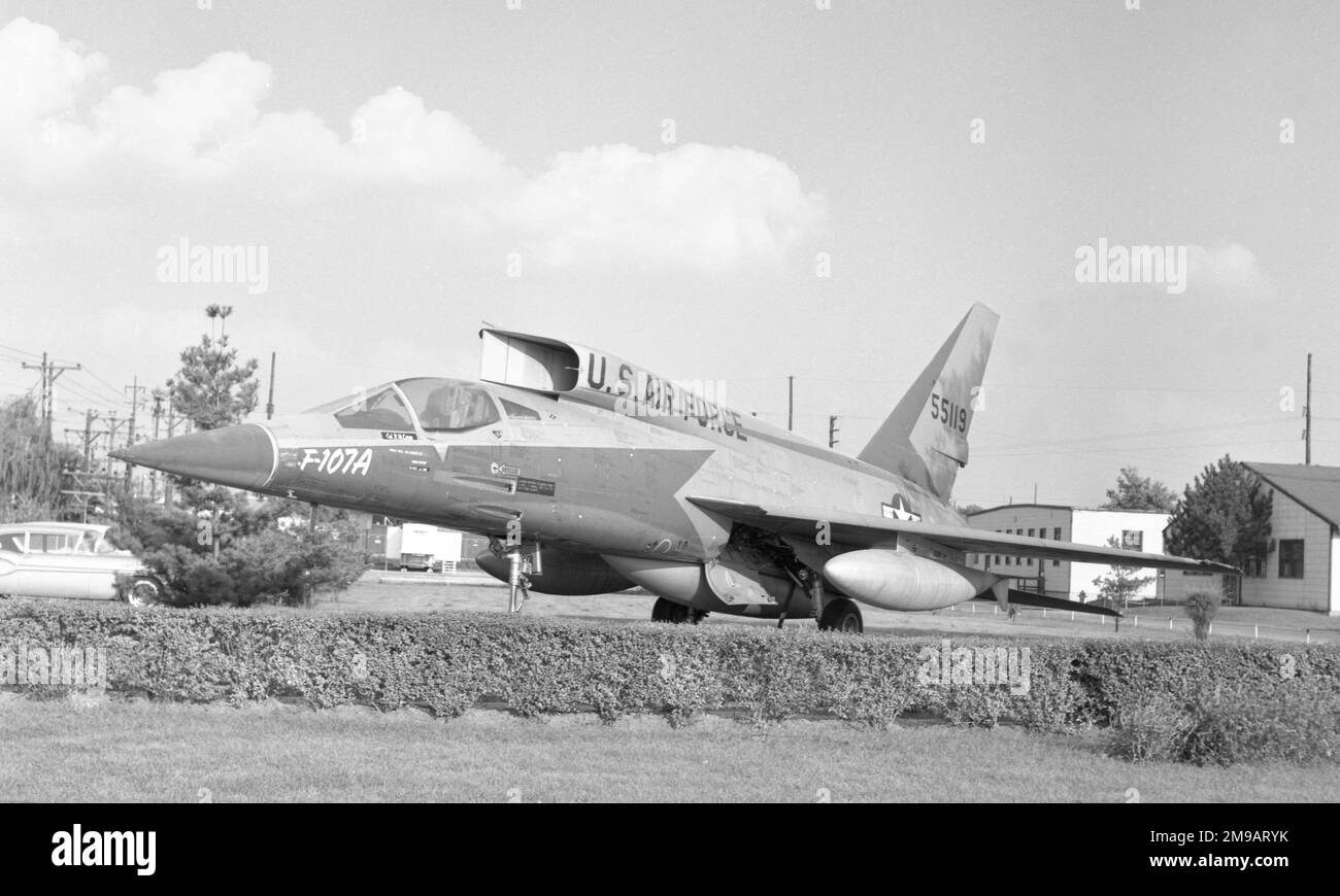 Nord America F-107A-NA 55-5119 (msn 212-2) originariamente ordinato ...