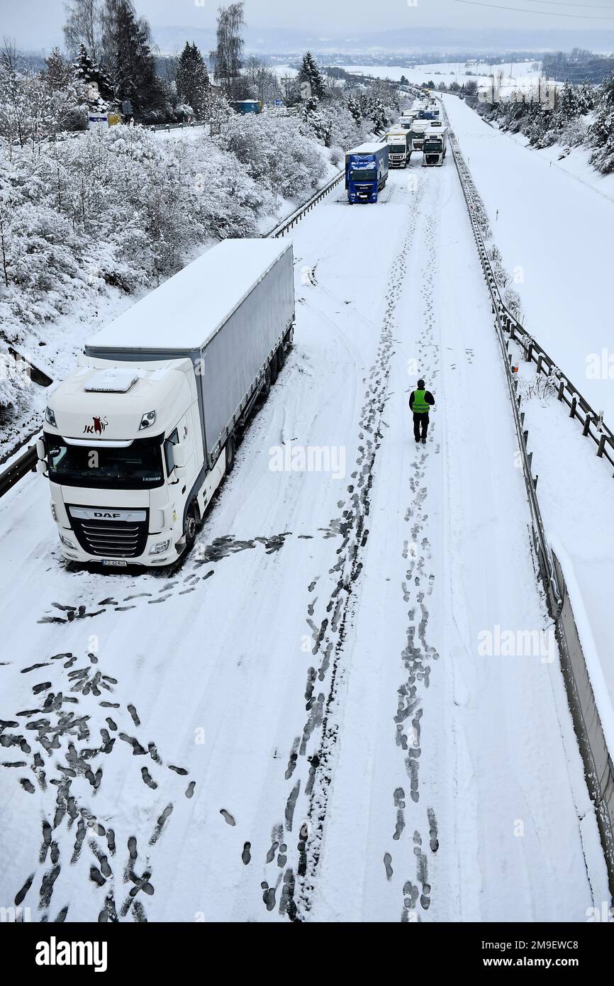 Zdarek, Repubblica Ceca. 18th Jan, 2023. Neve fresca sull'autostrada ...