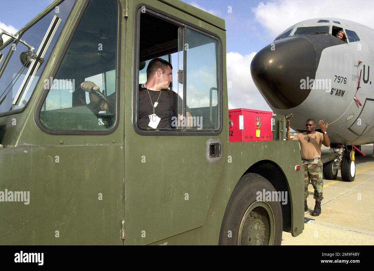 Vista frontale lato sinistro ripresa ravvicinata media con Airman NICK ...