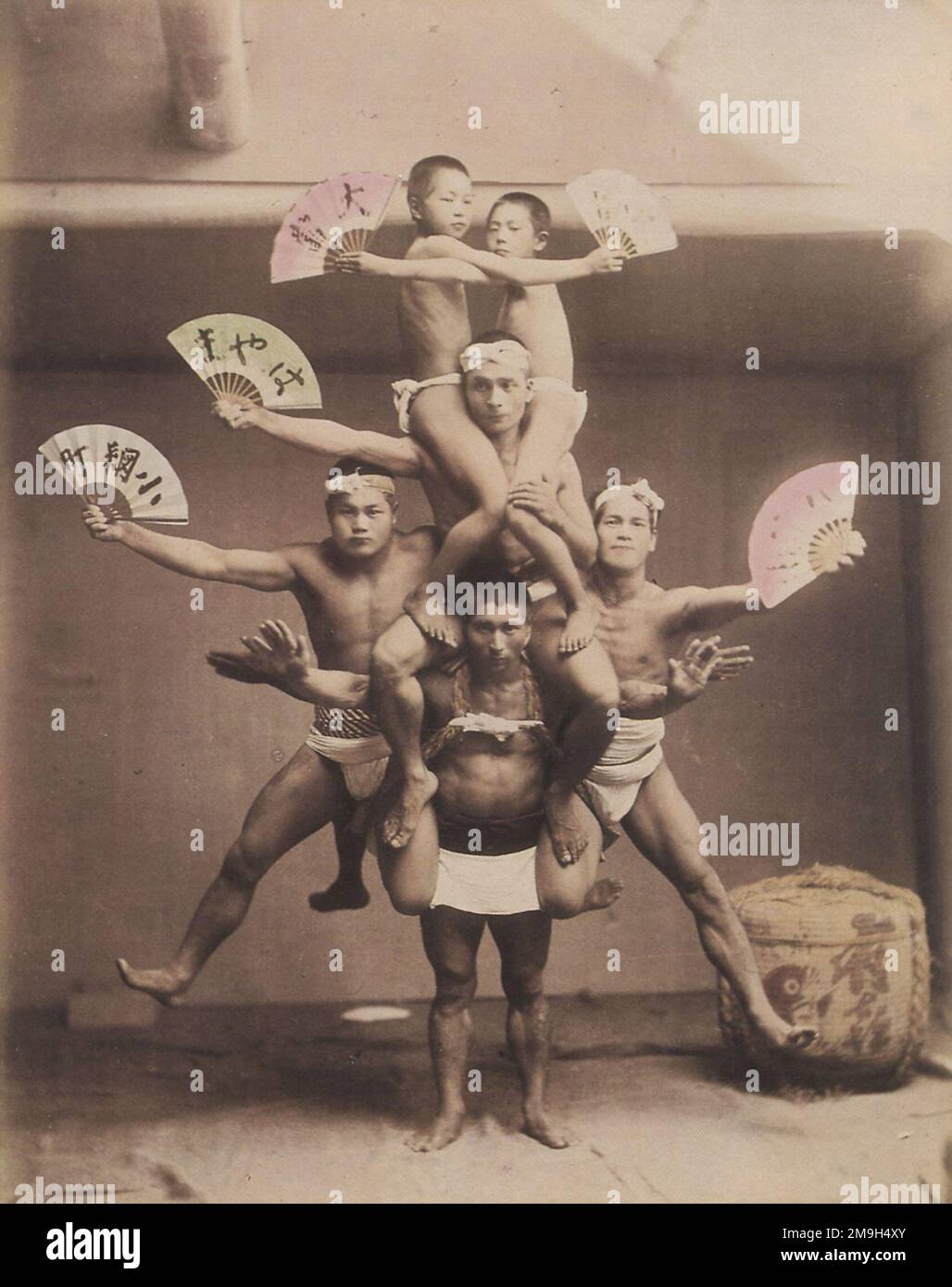 Human pyramid immagini e fotografie stock ad alta risoluzione - Alamy