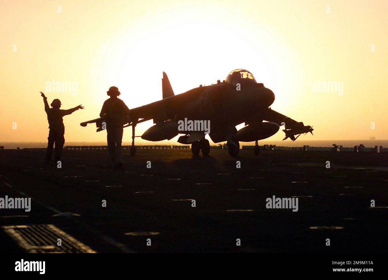 Un US Marine Corps (USMC) AV-8B Harrier Aircraft attaccato a Marine ...