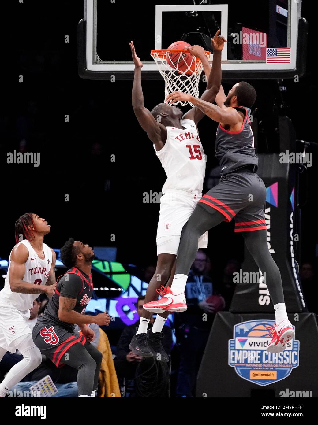 St. John's Montez Mathis (10) dunks on Temple's Kur Jongkuch (15) in ...