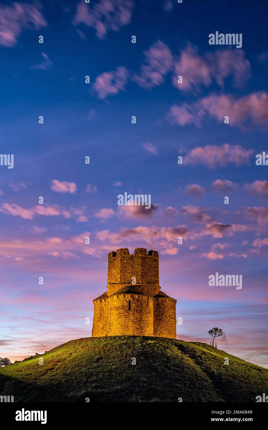 Torre della chiesa del nin immagini e fotografie stock ad alta ...