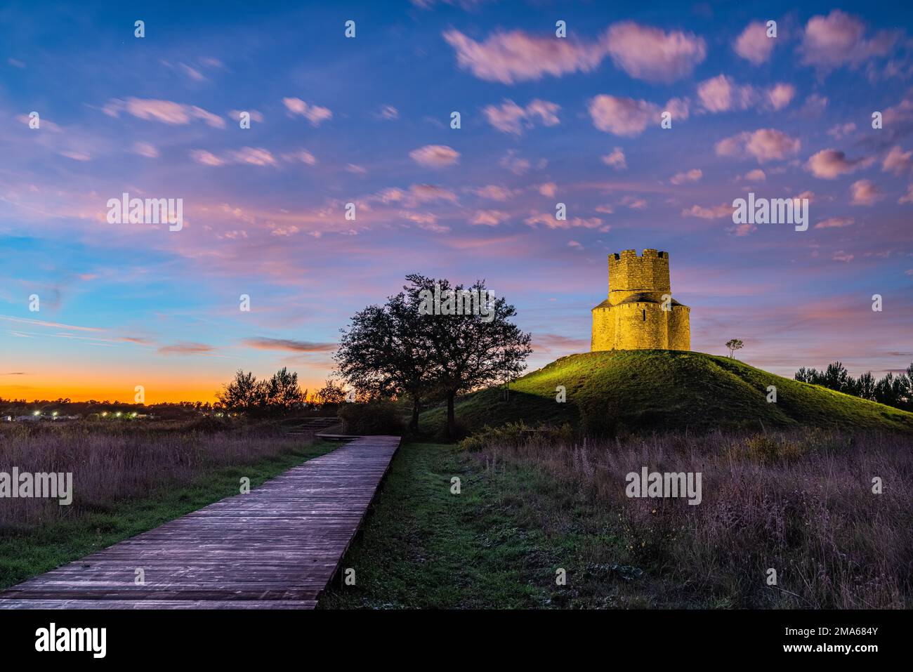 Torre della chiesa del nin immagini e fotografie stock ad alta ...