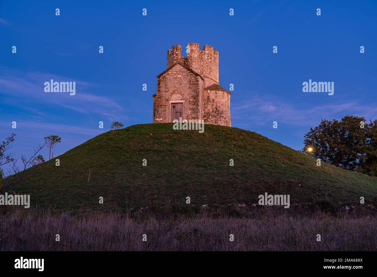 Torre della chiesa del nin immagini e fotografie stock ad alta ...