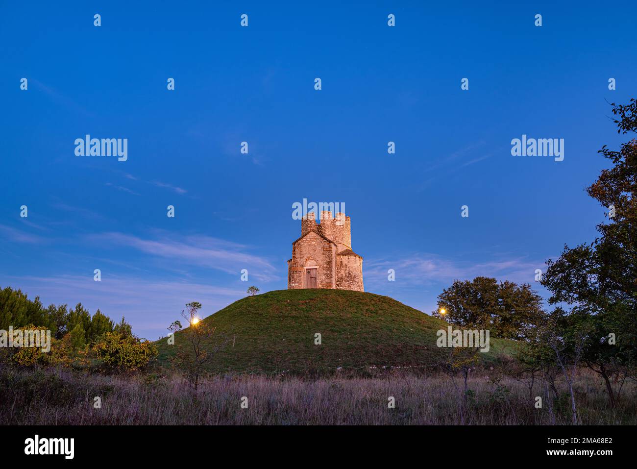 Torre della chiesa del nin immagini e fotografie stock ad alta ...