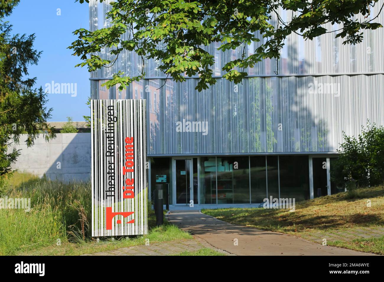 Teatro Reutlingen Die Tonne, architettura moderna, edificio, luogo ...