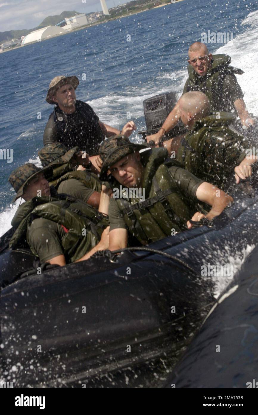 Combat rubber reconnaissance craft immagini e fotografie stock ad alta ...