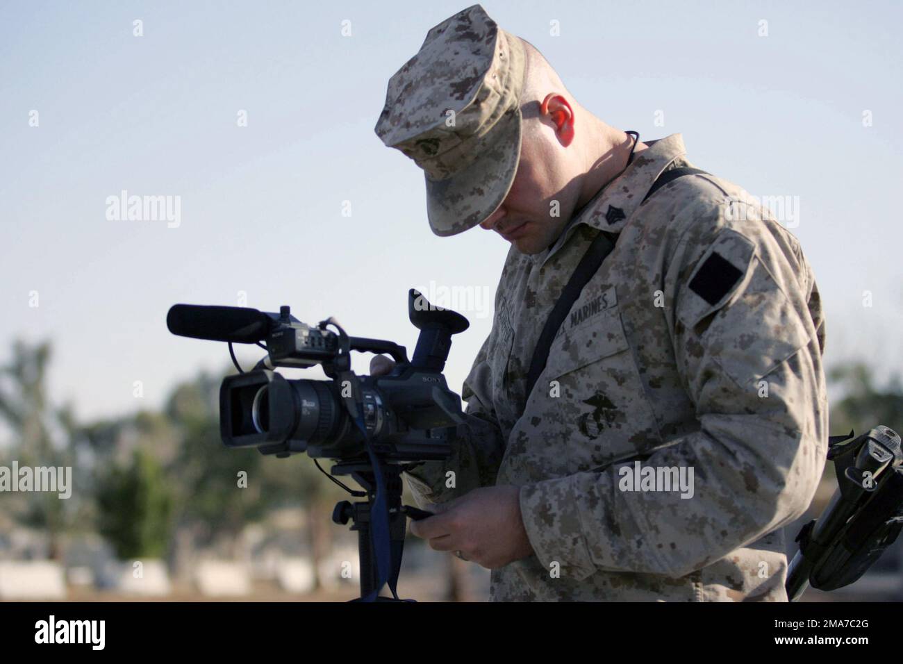 US Marine Corps (USMC) Sergeant (SGT) Thomas Schaeffer, videografo di ...