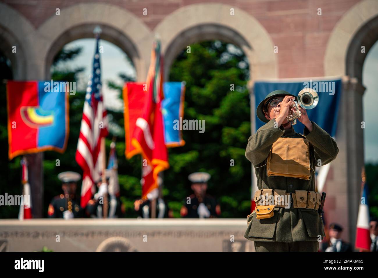STATI UNITI Charly Carreon, giocatore di bugle della marine Division ...