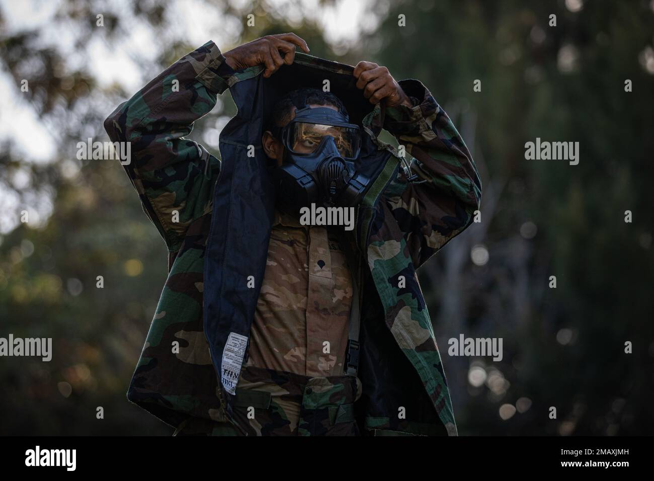 Jacob Byrd, un musicista assegnato agli Stati Uniti Army Japan ha steso ...