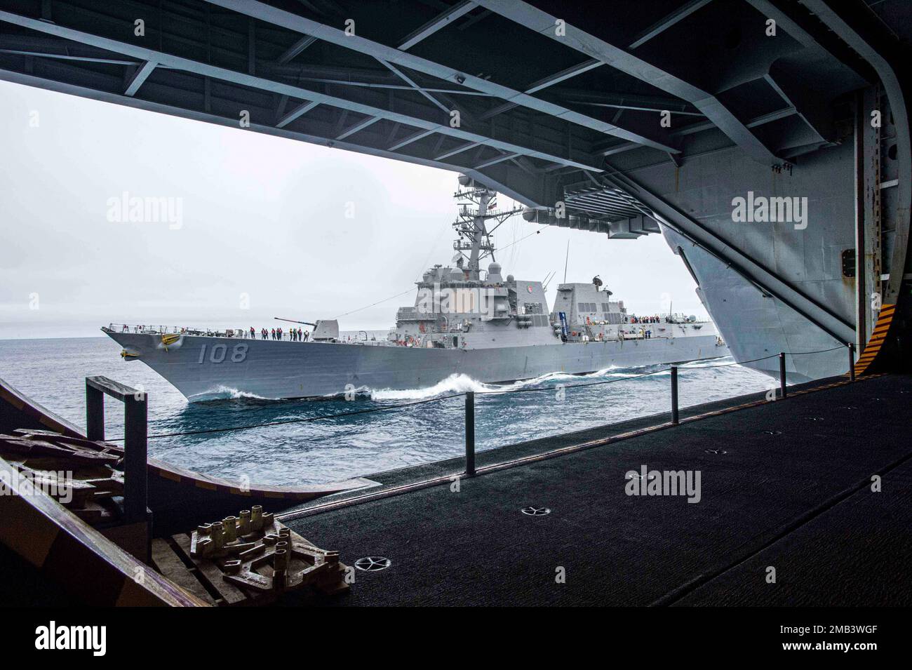 220611-N-KU796-1107 OCEANO PACIFICO (11 giugno 2022) il ...