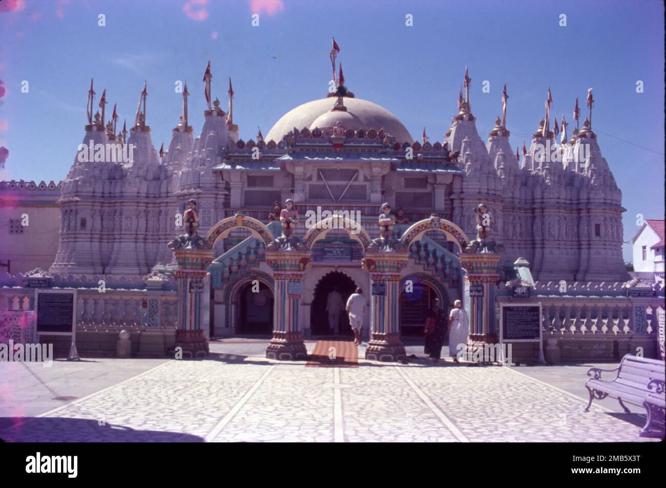 Il Tempio di Bhadreshwar Jain, conosciuto anche come Tempio di Vasai ...