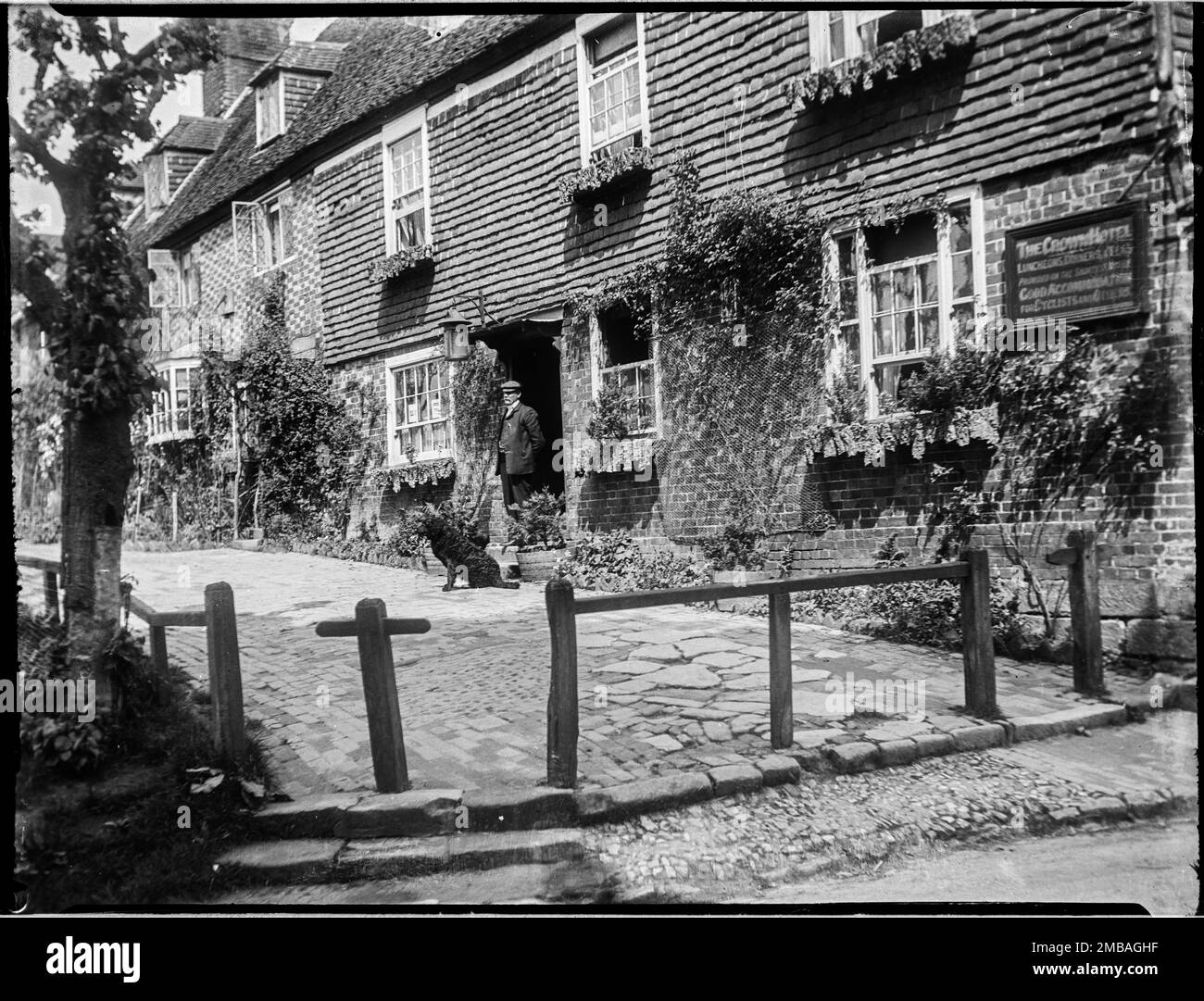 The Crown Inn, Groombridge, Speldhurst, Tunbridge Wells, Kent, 1911. La ...