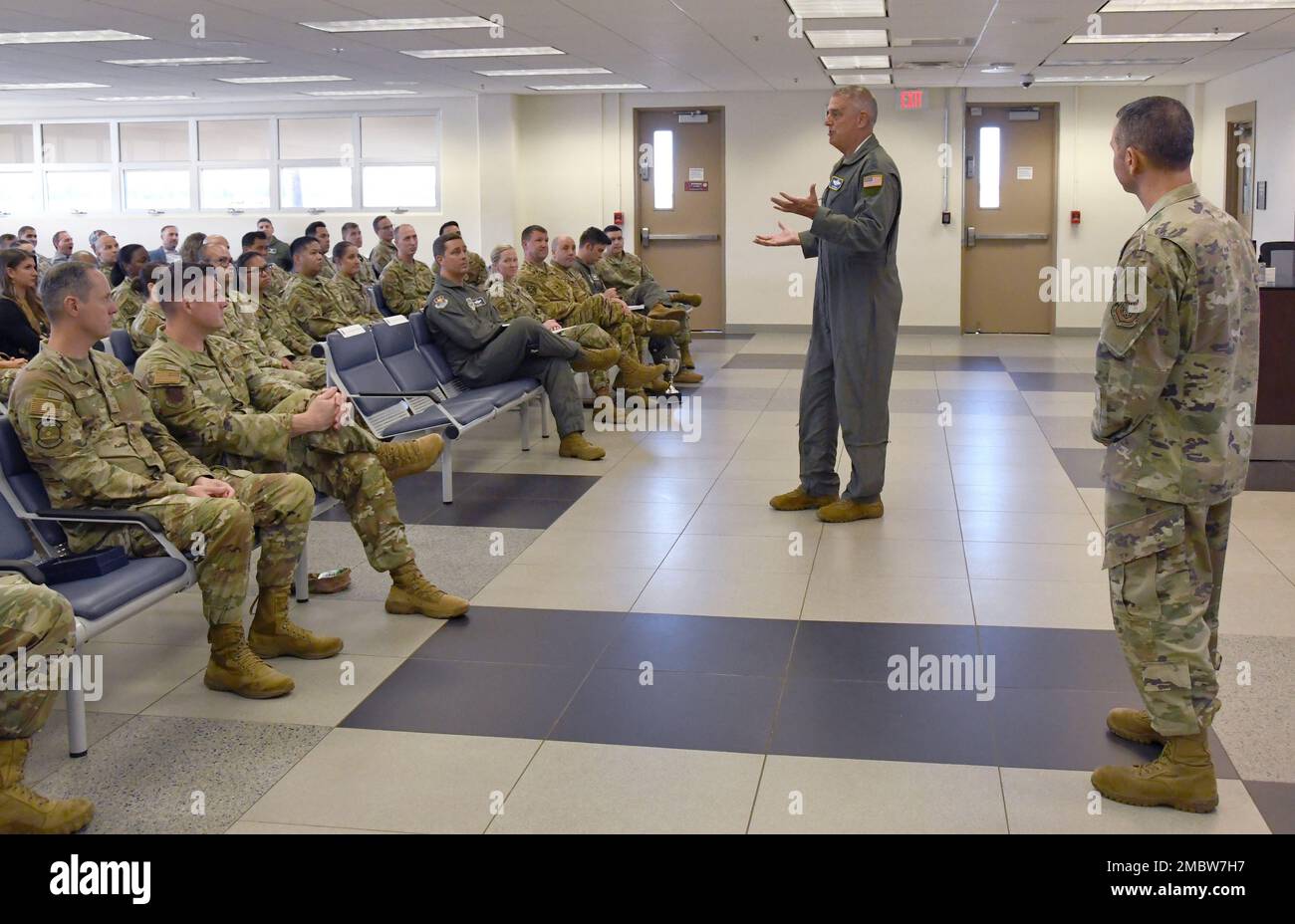 Air mobility command commander immagini e fotografie stock ad alta ...