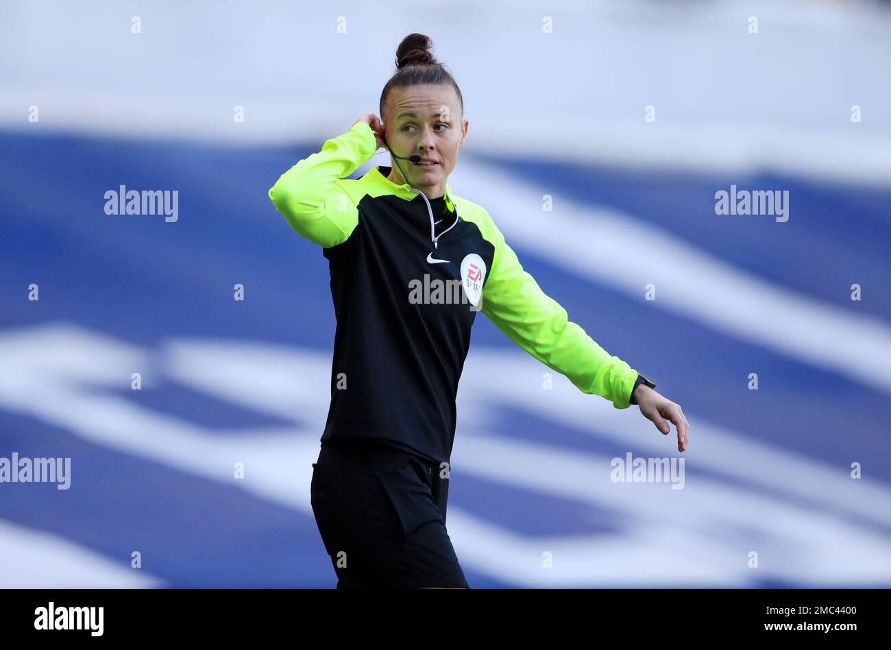 Arbitro Rebecca Welch riscaldamento prima della partita Sky Bet ...