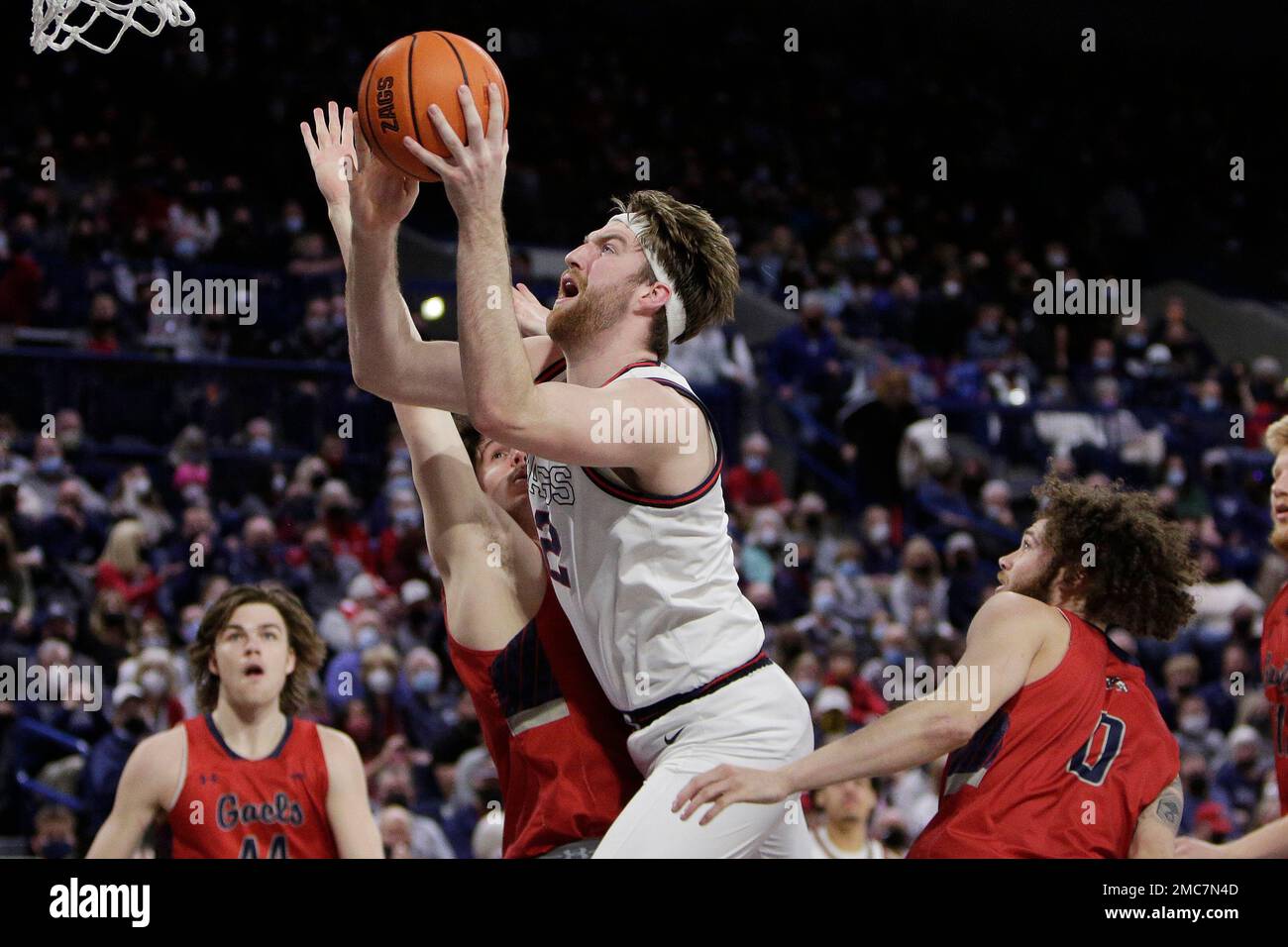 Gonzaga forward Drew Timme, center, shoots between Saint Mary's forward ...