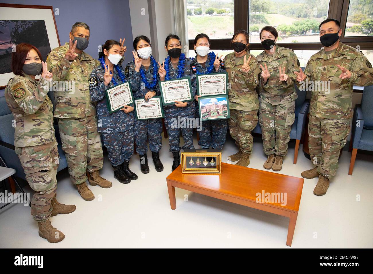 Nel corso di una piccola cerimonia, il 30 giugno, i leader del TAMC, il ...