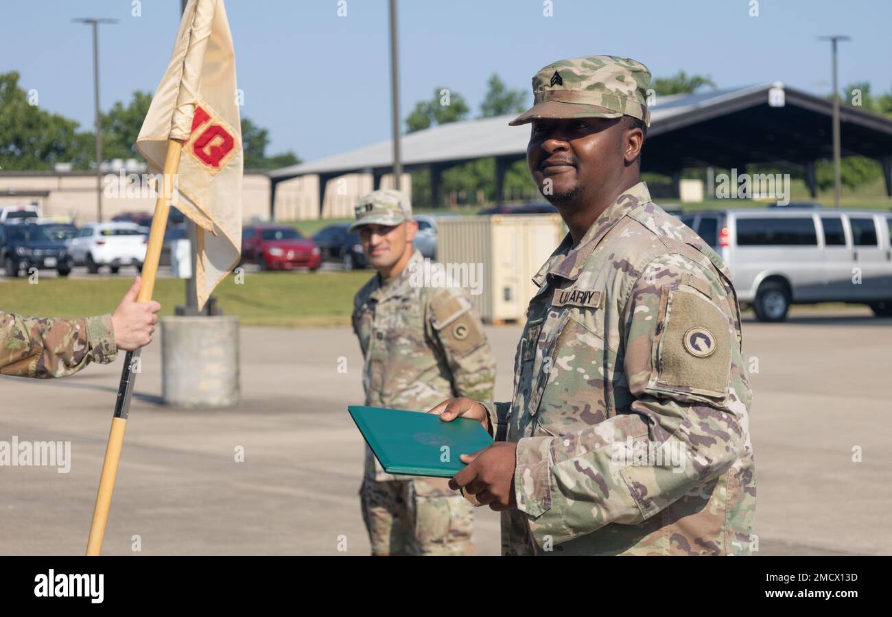Unitevi a noi nel dare il benvenuto a Sgt. Kenneth Moye! Unitevi a noi ...