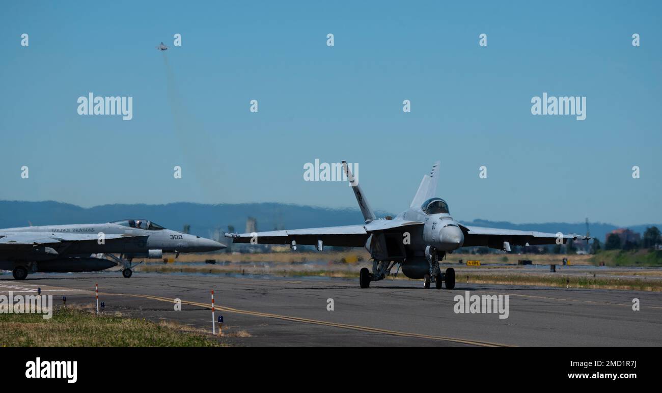 Un F-18 Super Hornet del Navy's Strike Fighter Squadron (VFA) 192 ...