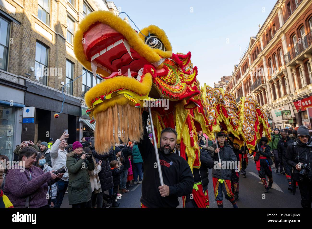 22 gennaio 2023. Londra, Regno Unito. I ballerini del drago e del leone ...