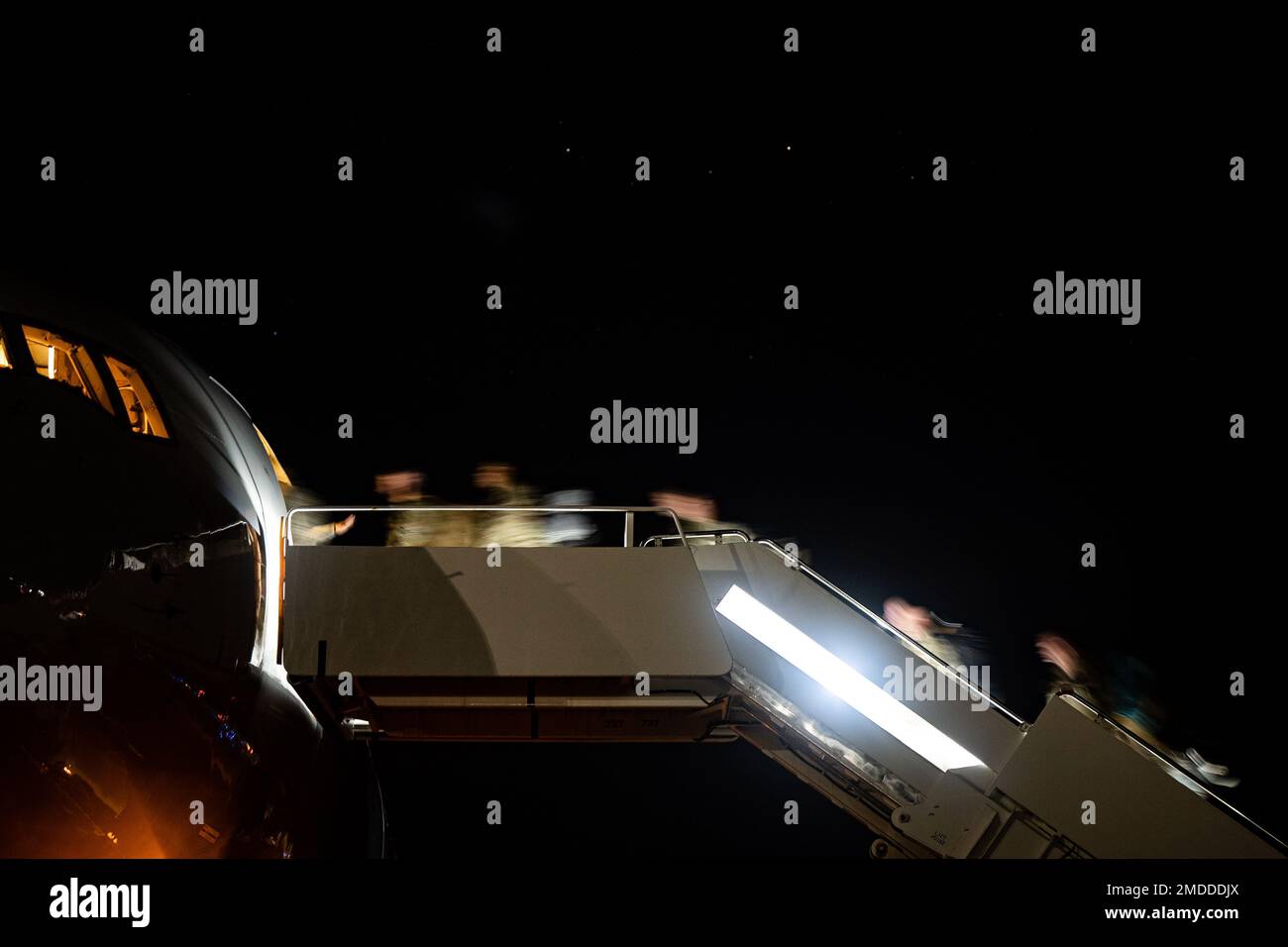 STATI UNITI Air Force Airmen assegnato al carico 79th Fighter ...