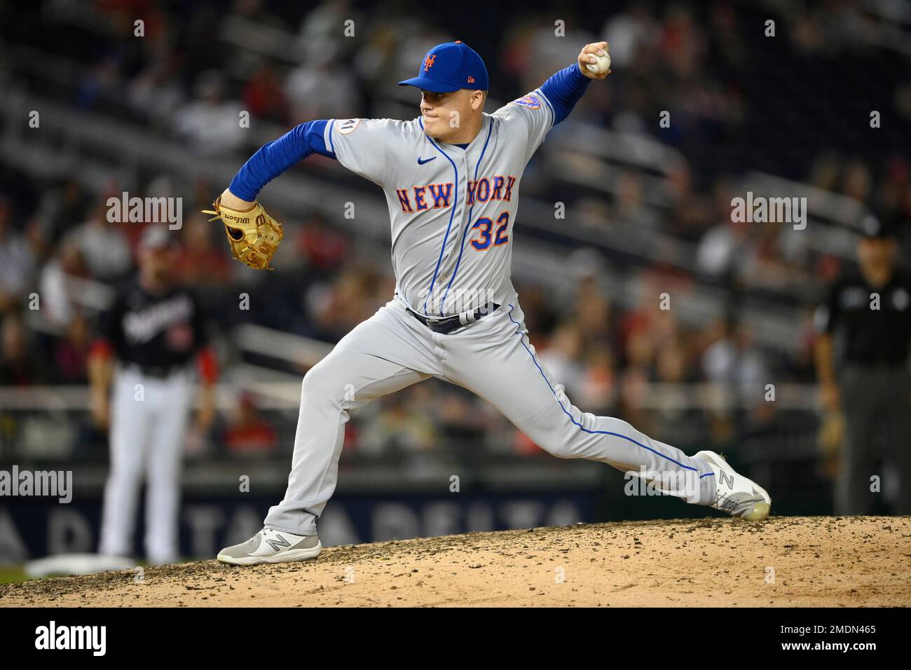 New York Mets relief pitcher Aaron Loup (32) delivers a pitch during a ...