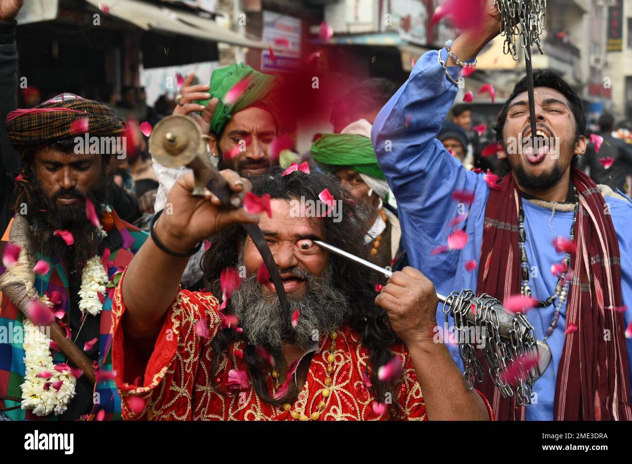 Qutubuddin bakhtiar kakis dargah immagini e fotografie stock ad alta ...