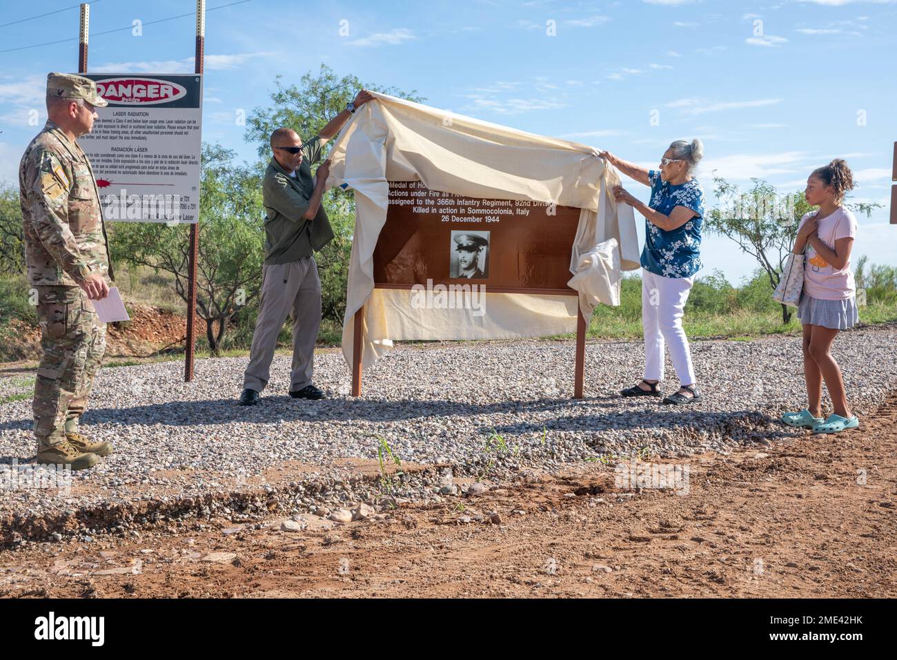 Gen. Anthony R. Hale, USA Army Intelligence Center of Excellence e Fort ...