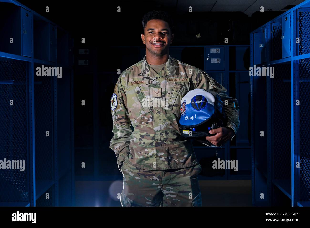 STATI UNITI Air Force Senior Airman Rejon Osborne è un tecnico di ...
