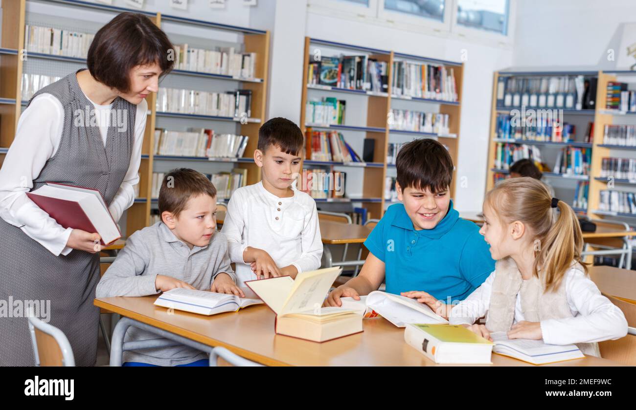 Assiduo aiuto immagini e fotografie stock ad alta risoluzione - Alamy