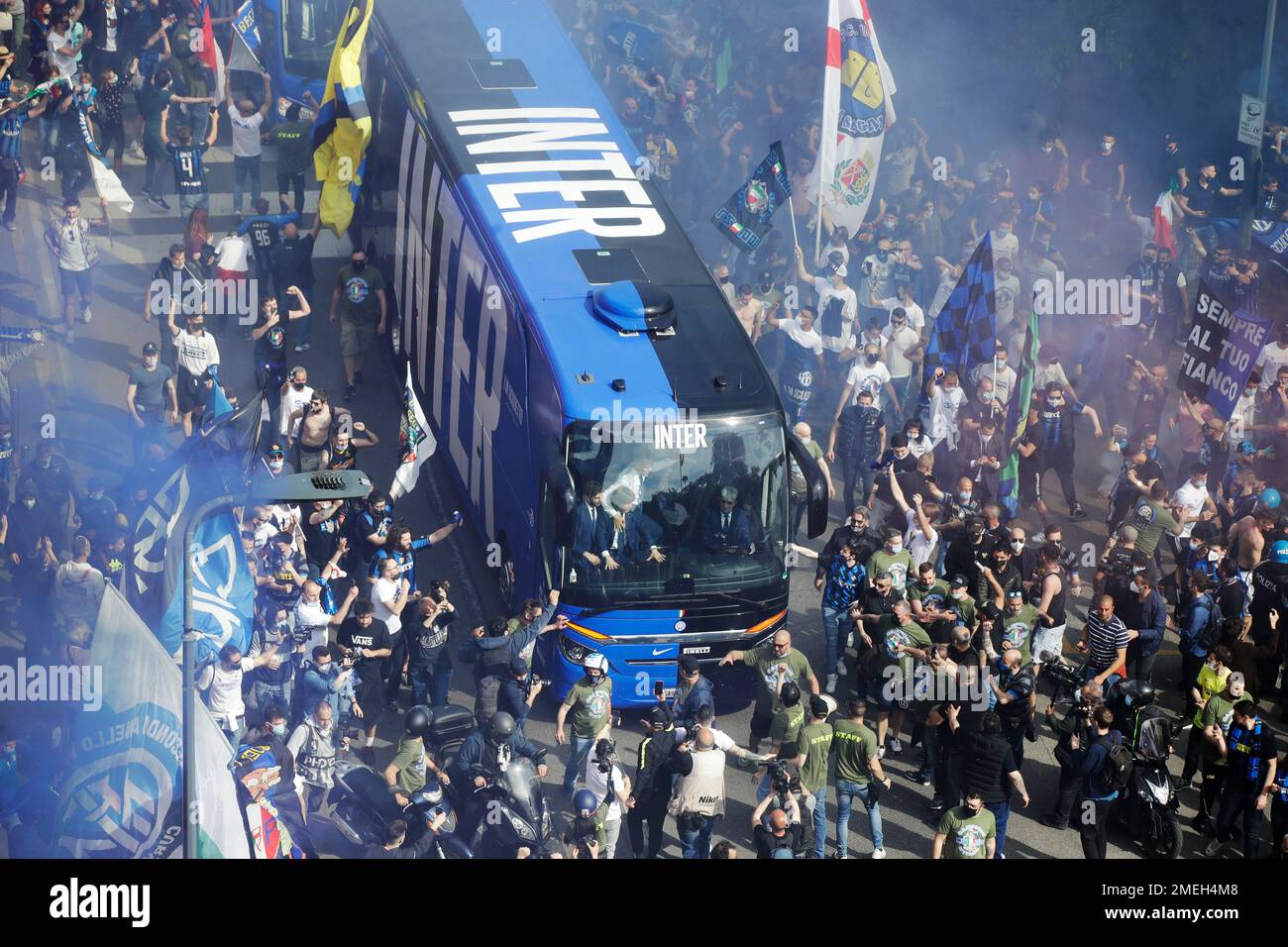 Inter Milan fans celebrate and shout slogans celebrating Inter Milan's ...