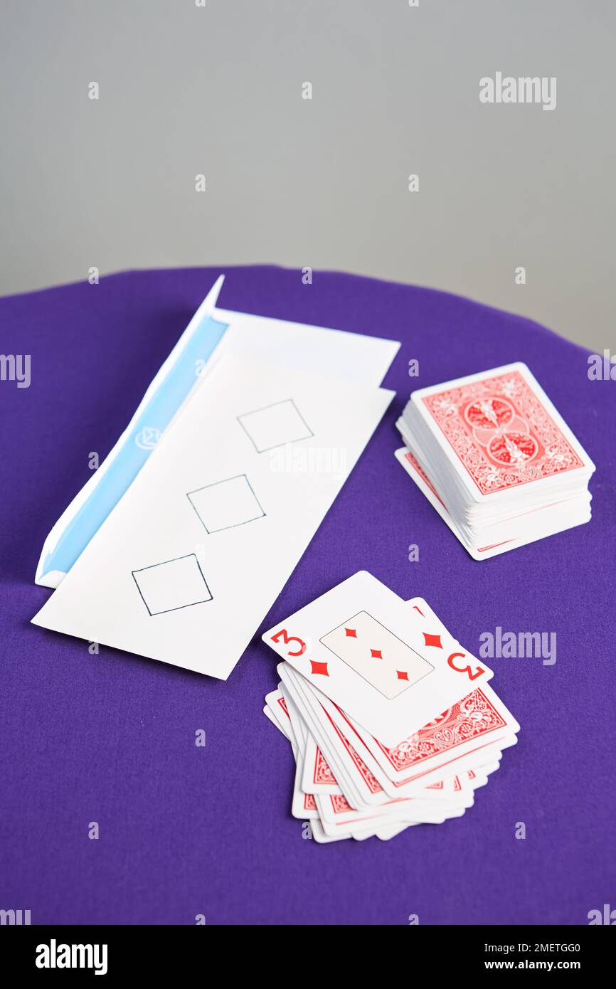 Card Prediction carta trucco, preparare le carte, scegliere una carta e ...
