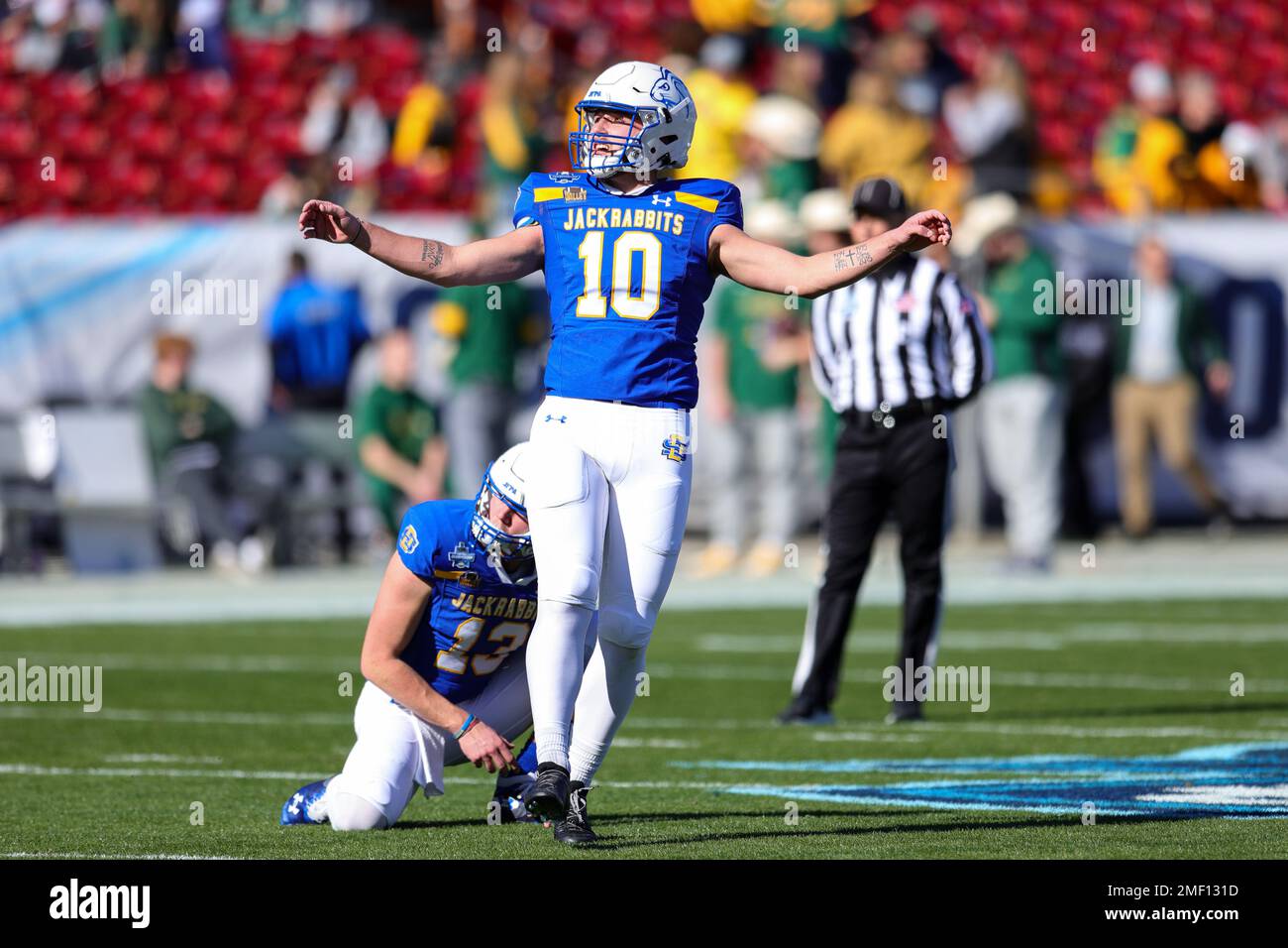 Il South Dakota state Jackconigli ha calciatore Hunter Dustman (10 ...