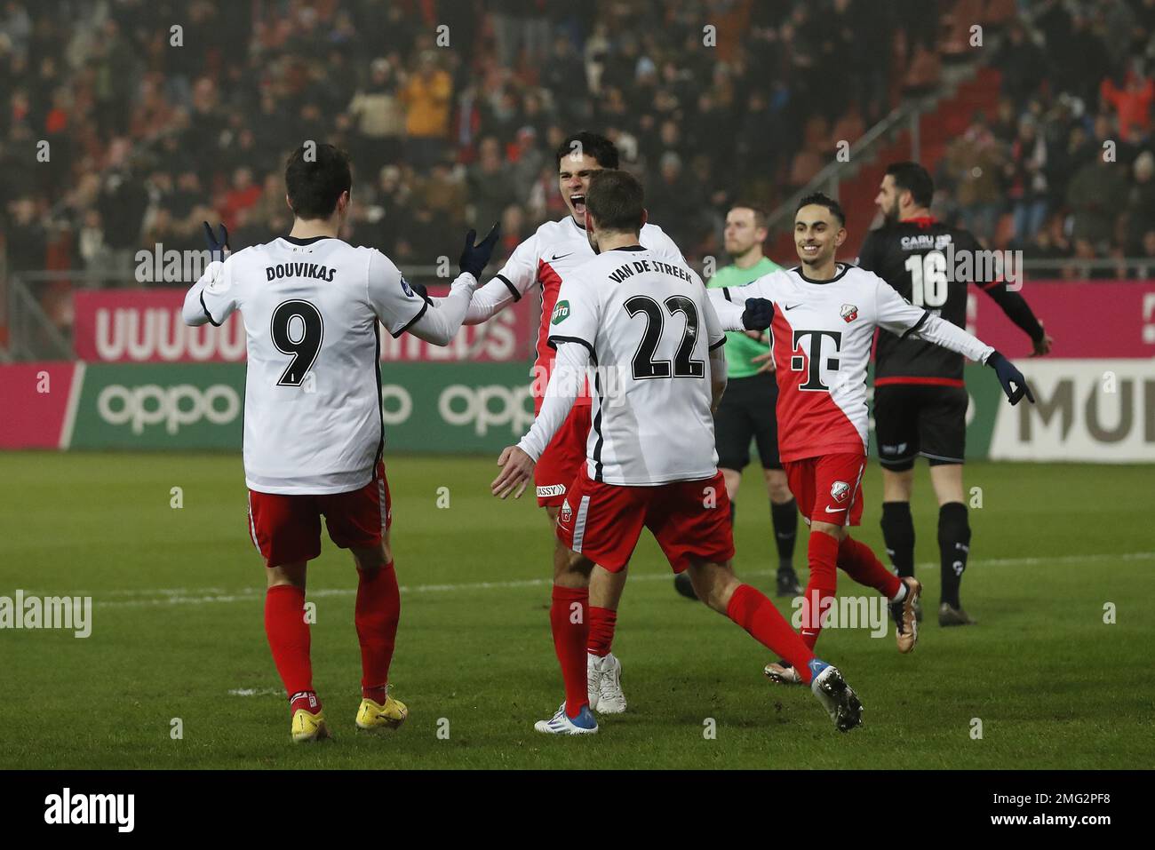 UTRECHT - (lr) Tasos Douvikas del FC Utrecht, Can Bozdogan del FC ...