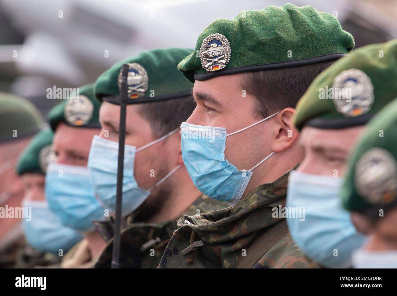 Soldiers of the German Federal Armed Forces Bundeswehr wear face maks ...
